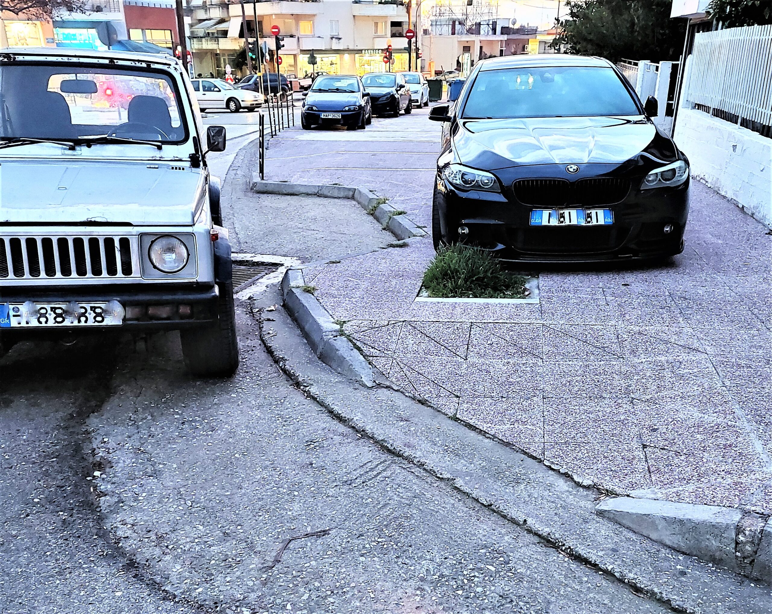 ΚΥΡΙΟΙ ΑΡΜΟΔΙΟΙ ΟΙ ΚΟΜΒΟΙ ΔΕΝ ΕΓΙΝΑΝ ΓΙΑ ΝΑ ΠΑΡΚΑΡΟΥΝ ΕΠΑΝΩ ΟΧΗΜΑΤΑ ...