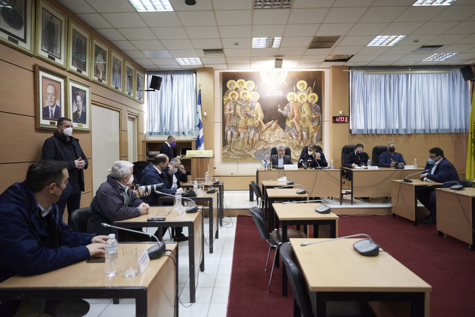 Η επίσκεψη στην περιοχή και η σύσκεψη στο Δημαρχείο Μεγάρων υπό τον ...