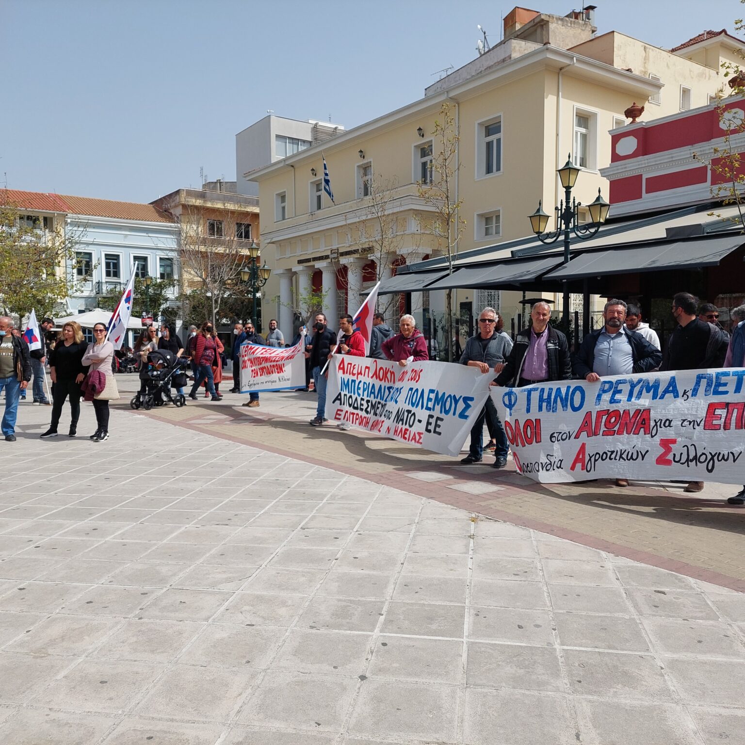 ΑΠΕΡΓΟΙ ΣΥΓΚΕΝΤΡΩΘΗΚΑΝ ΣΤΗΝ ΚΕΝΤΡΙΚΗ ΠΛΑΤΕΙΑ ΠΥΡΓΟΥ ΚΑΙ ΜΕ ΤΑ ΜΑΓΑΖΙΑ ...