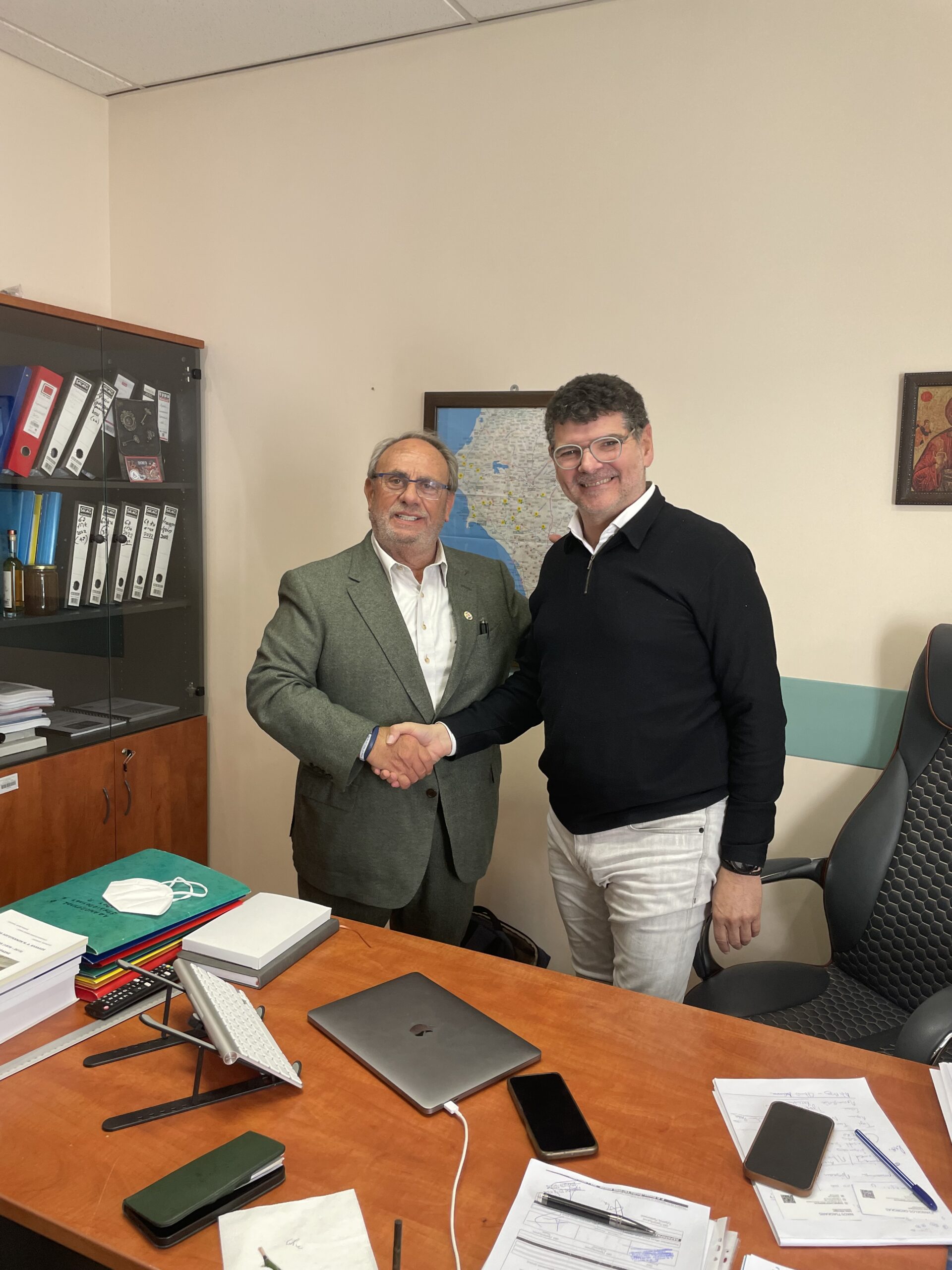 Η ΕΠΙΣΚΕΨΗ ΤΟΥ ΑΝΔΡΕΑ ΠΑΠΑΔΑΚΟΥ ΣΤΟ ΓΕΝΙΚΟ ΝΟΣΟΚΟΜΕΙΟ ΗΛΕΙΑΣ Νέα δωρεά ...