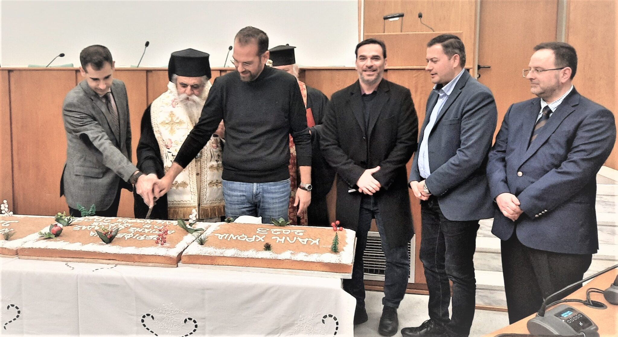 ΜΕΣΑ ΣΕ ΚΛΙΜΑ ΑΓΑΠΗΣ ΚΑΙ ΣΥΝΤΡΟΦΙΚΟΤΗΤΑΣ ΕΓΙΝΕ Η ΚΟΠΗ ΤΗΣ ...