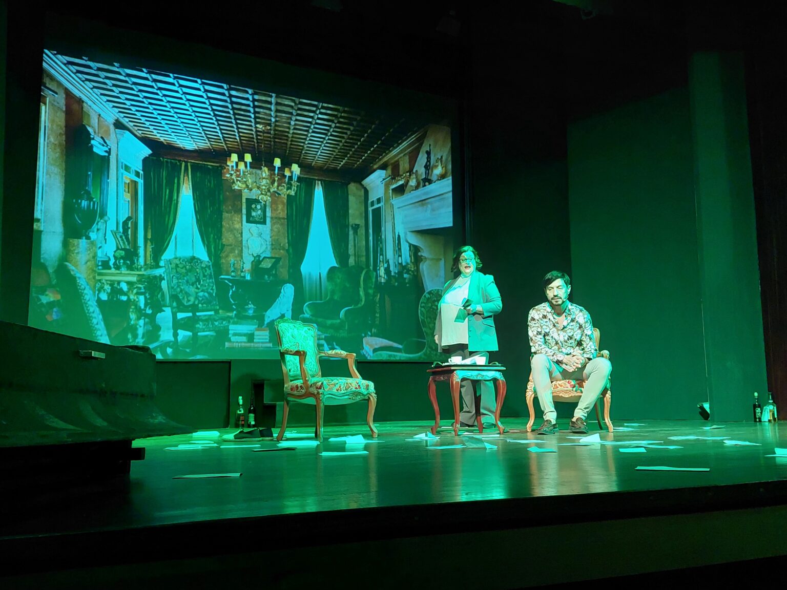 Ένα αριστουργηματικό παίξιμο από την περίφημη Ομάδα Θεάτρου που ανέβασε ...