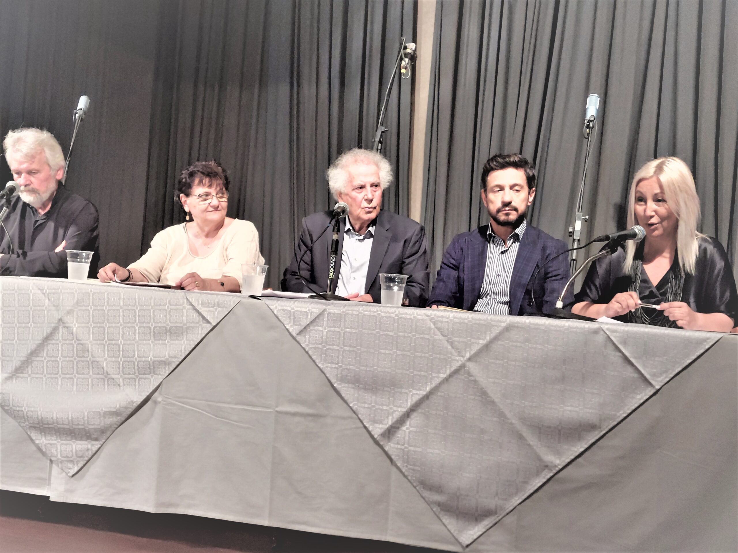 **Σκηνές και Εικόνες μιας Εποχής** - ΜΙΑ ΩΡΑΙΑ ΠΑΡΟΥΣΙΑΣΗ ΤΟΥ ΝΕΟΥ ...