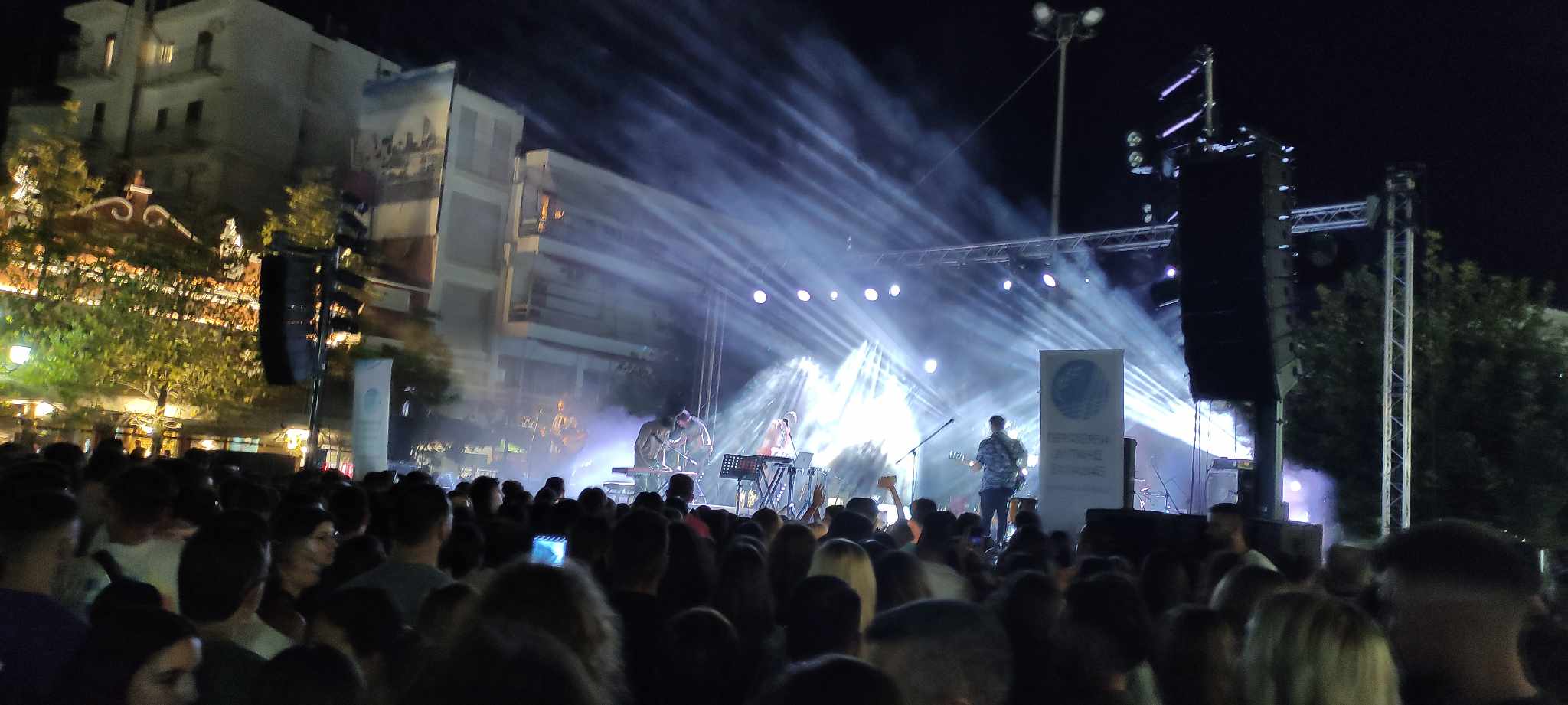 Η ΣΥΝΑΥΛΙΑ ΤΟΥ ΚΩΣΤΗ ΜΑΡΑΒΕΓΙΑ ΣΤΗΝ ΚΕΝΤΡΙΚΗ ΠΛΑΤΕΙΑ ΣΑΚΗ ΚΑΡΑΓΙΩΡΓΑ ...