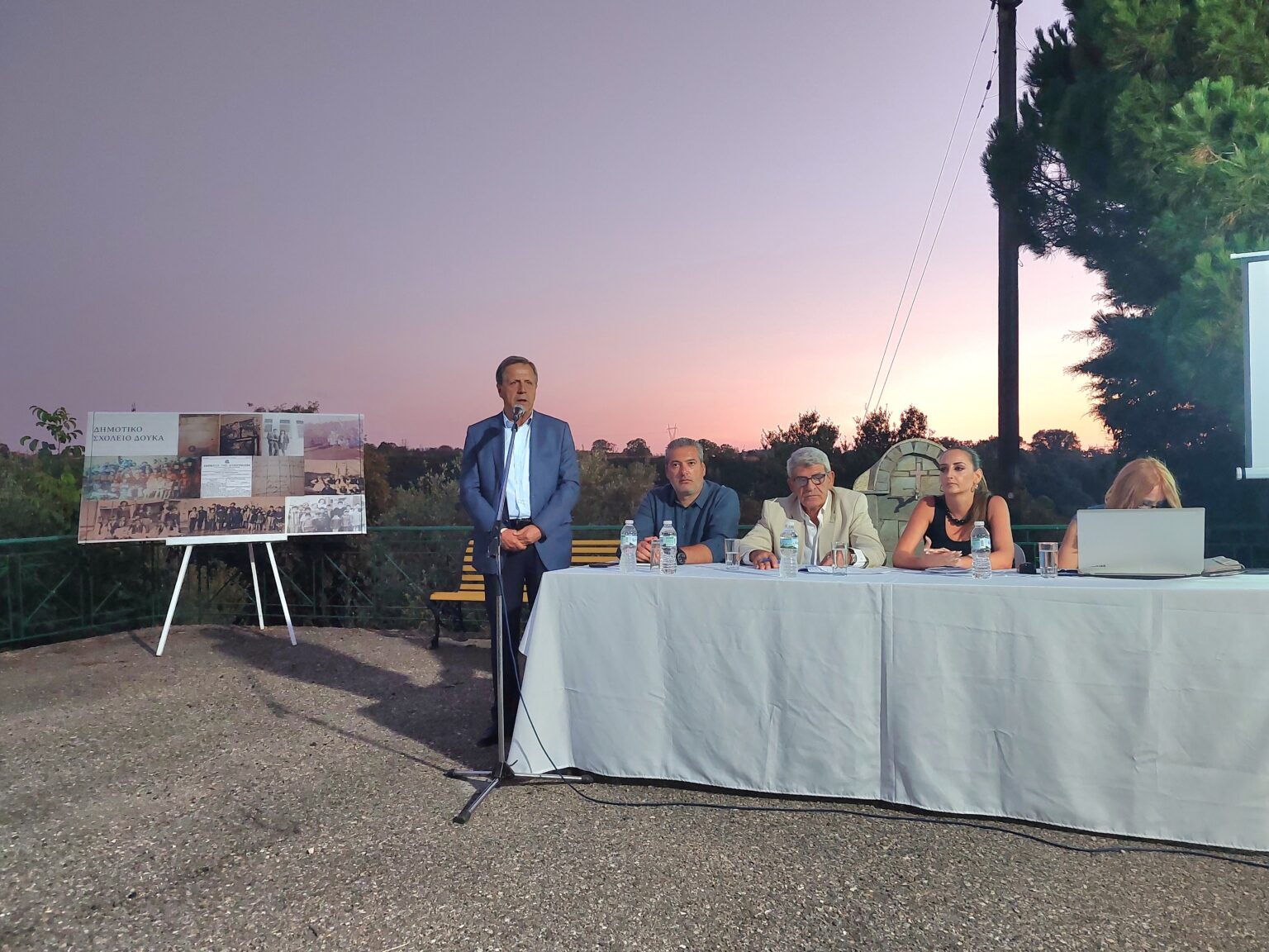 Το αντάμωμα στο Δούκα... ΤΑ ΣΧΟΛΕΙΑ ΔΗΜΟΤΙΚΟ ΚΑΙ ΓΥΜΝΑΣΙΟ Σ΄ ΕΝΑ ΧΩΡΙΟ ...