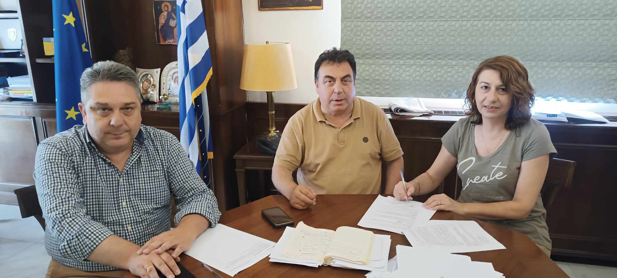 Υπεγράφη η σύμβαση ανακατασκευής του κεντρικού δρόμου κοινότητας ...