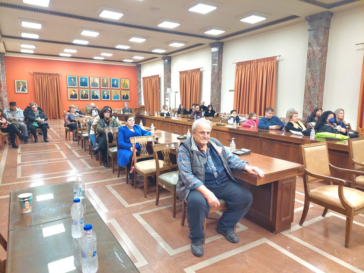 ΕΝΑ ΒΙΒΛΙΟ ΜΙΑ ΚΟΙΝΩΝΙΑ... ΤΑ ΠΕΤΡΙΝΑ ΧΡΟΝΙΑ ΤΗΣ ΑΛΛΗΣ ΕΛΛΑΔΑΣ ...