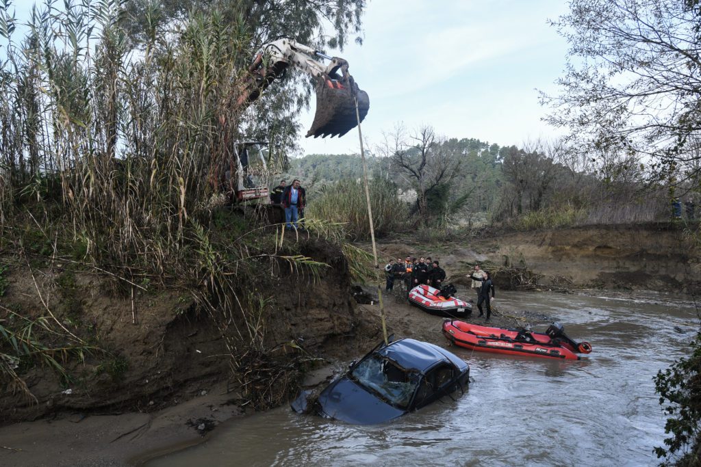ΟΙ ΕΡΕΥΝΕΣ ΜΕΤΑ ΤΟΝ ΕΝΤΟΠΙΣΜΟ ΤΟ ΠΡΩΙ ΤΗΣ ΣΟΡΟΥ ΤΗΣ 38ΧΡΟΝΗΣ ΓΥΝΑΙΚΑΣ ...