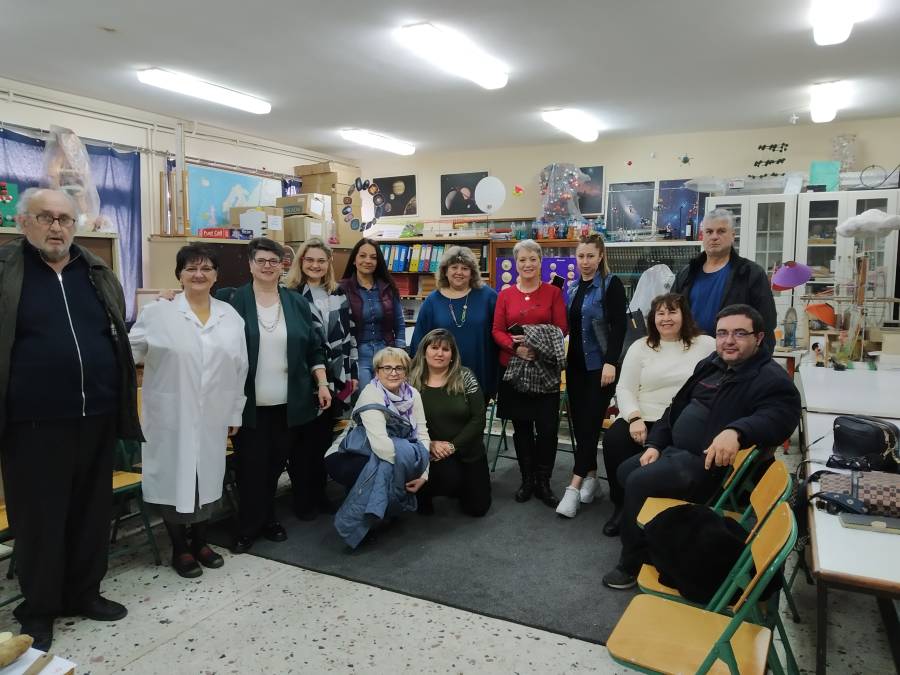 ΑΠΟ ΤΗΝ ΕΠΙΣΚΕΨΗ ΤΟΥ ΣΧΟΛΕΙΟΥ ΔΕΥΤΕΡΗΣ ΕΥΚΑΙΡΙΑΣ ΣΤΟ ΕΡΓΑΣΤΗΡΙΑΚΟ ...