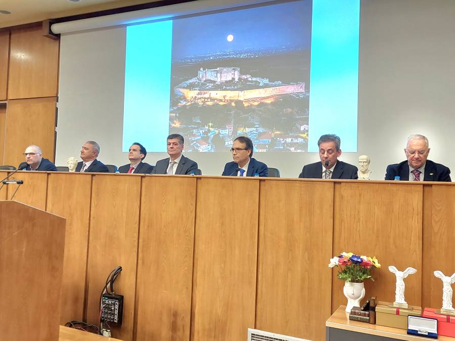 ΕΝΑΣ ΑΙΩΝΑΣ ΠΡΟΣΦΟΡΑΣ - ΕΝΑΣ ΑΙΩΝΑΣ ΙΣΤΟΡΙΑΣ *** Η ΣΗΜΑΝΤΙΚΗ ...